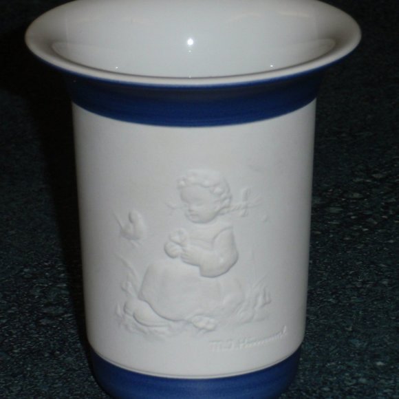 Hummel | Accents | Vintage 997 Goebel Hummel Vase The Botanist Cute ...